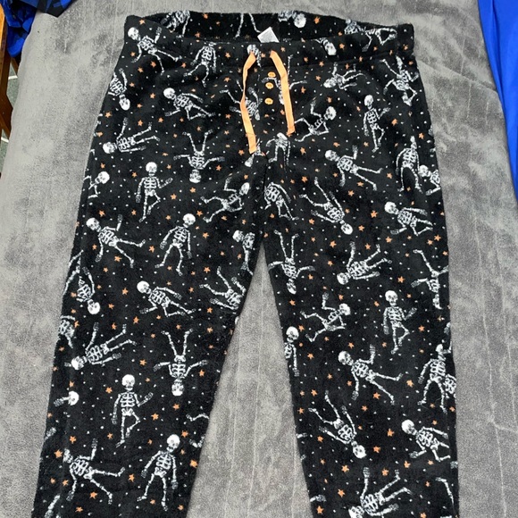 Trick or Treat Sleep | Intimates & Sleepwear | Fuzzy Skeleton Pajama ...